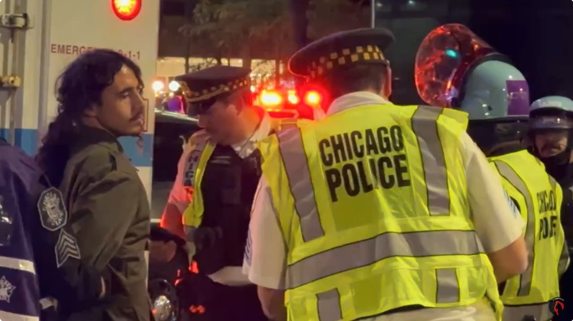 Photojournalist arrested, shoved by Chicago police; gear seized and ...