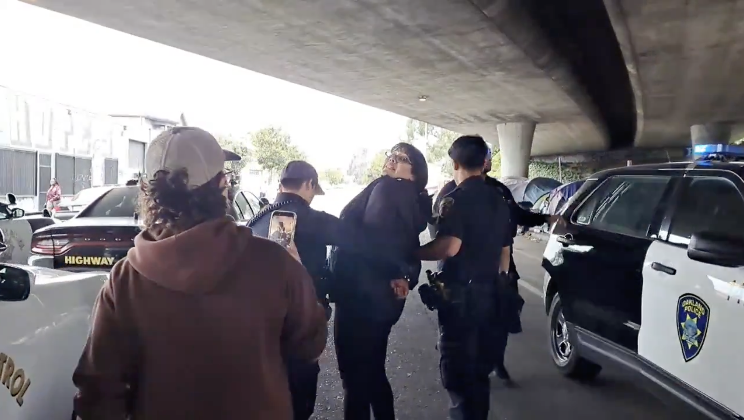 Journalist arrested while covering Oakland encampment cleanup - U.S ...