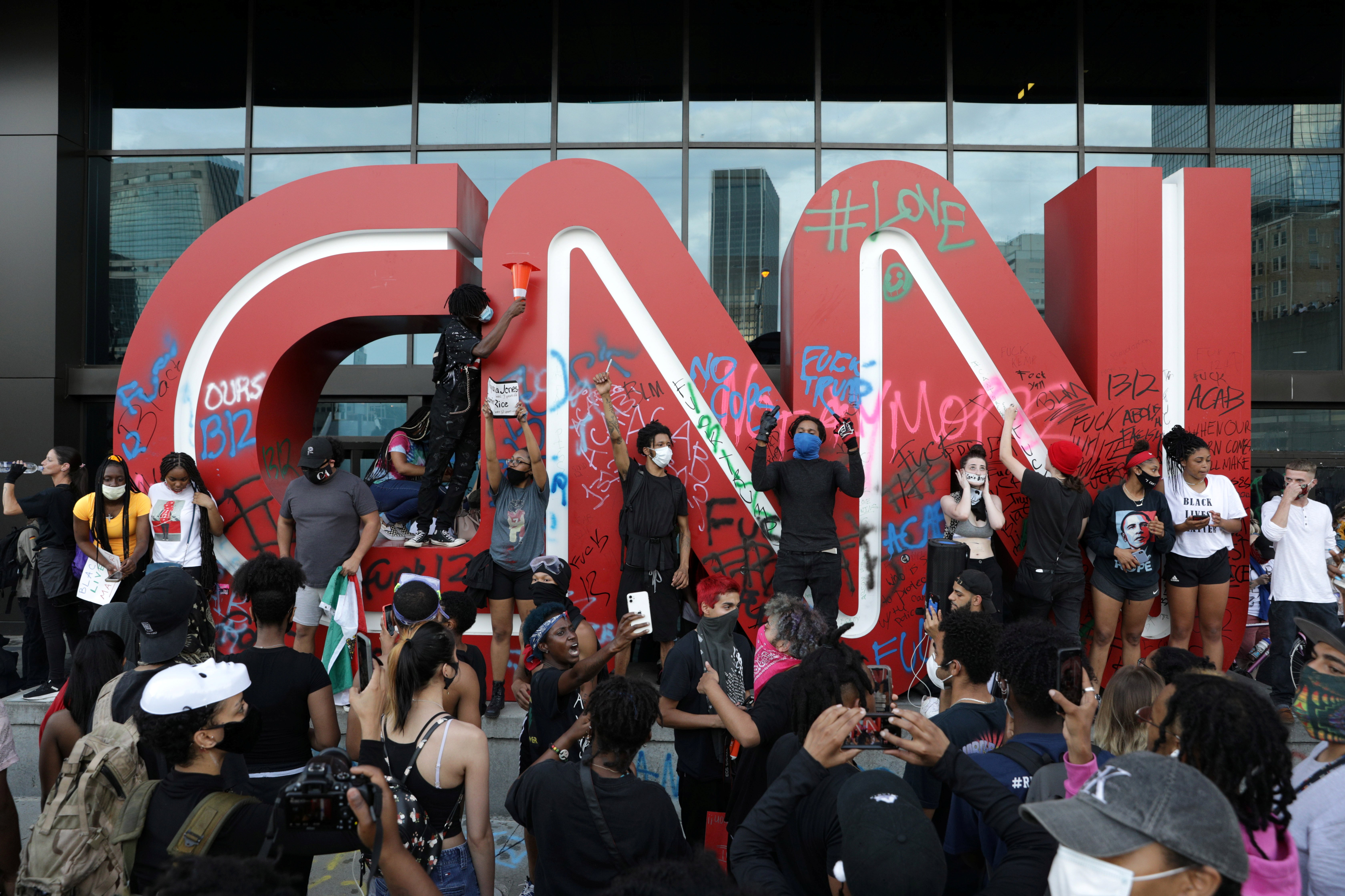 CNN headquarters in Atlanta vandalized during protest - U.S. Press ...