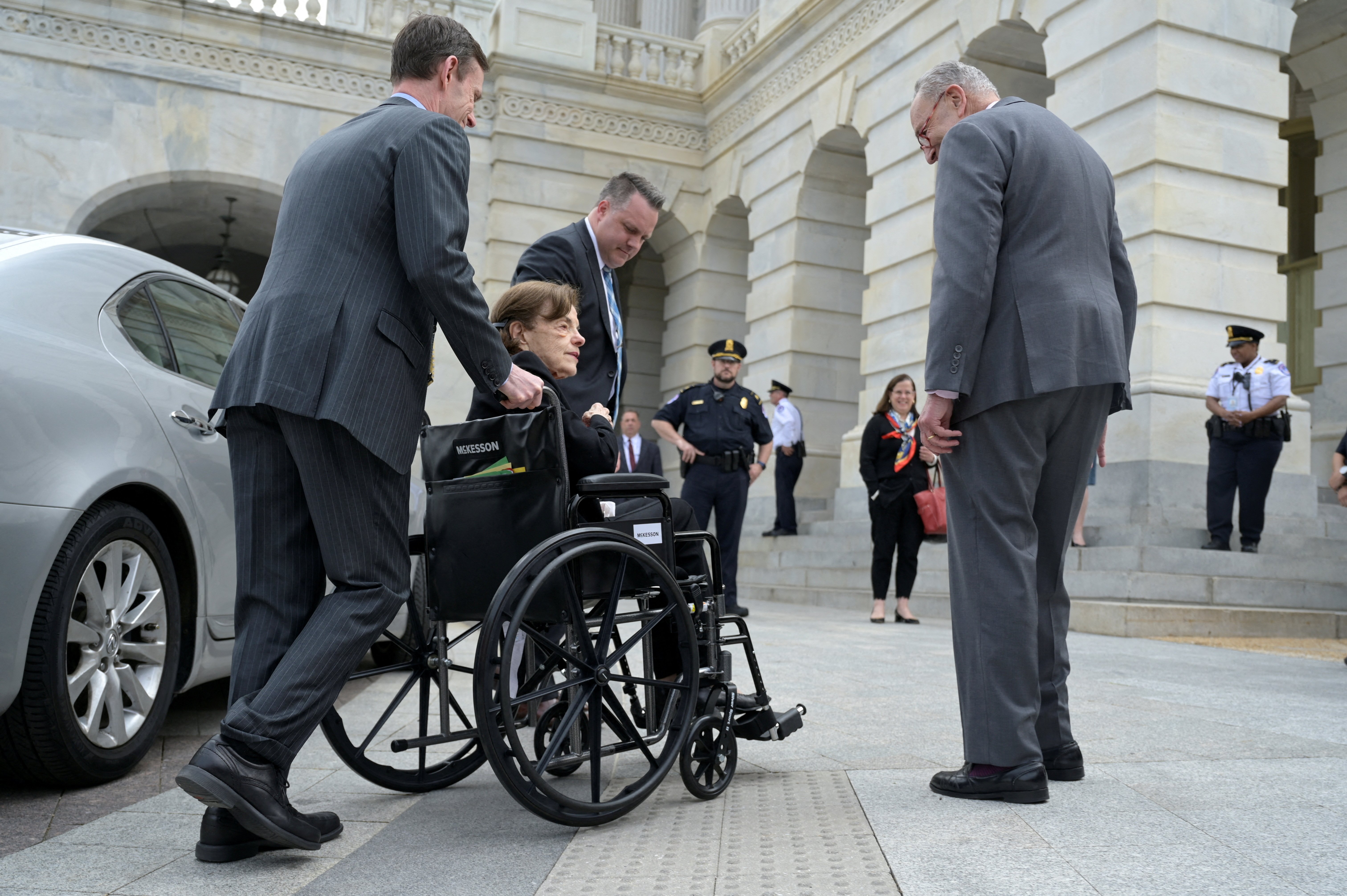 Photographer details restricted access to senator - U.S. Press Freedom ...