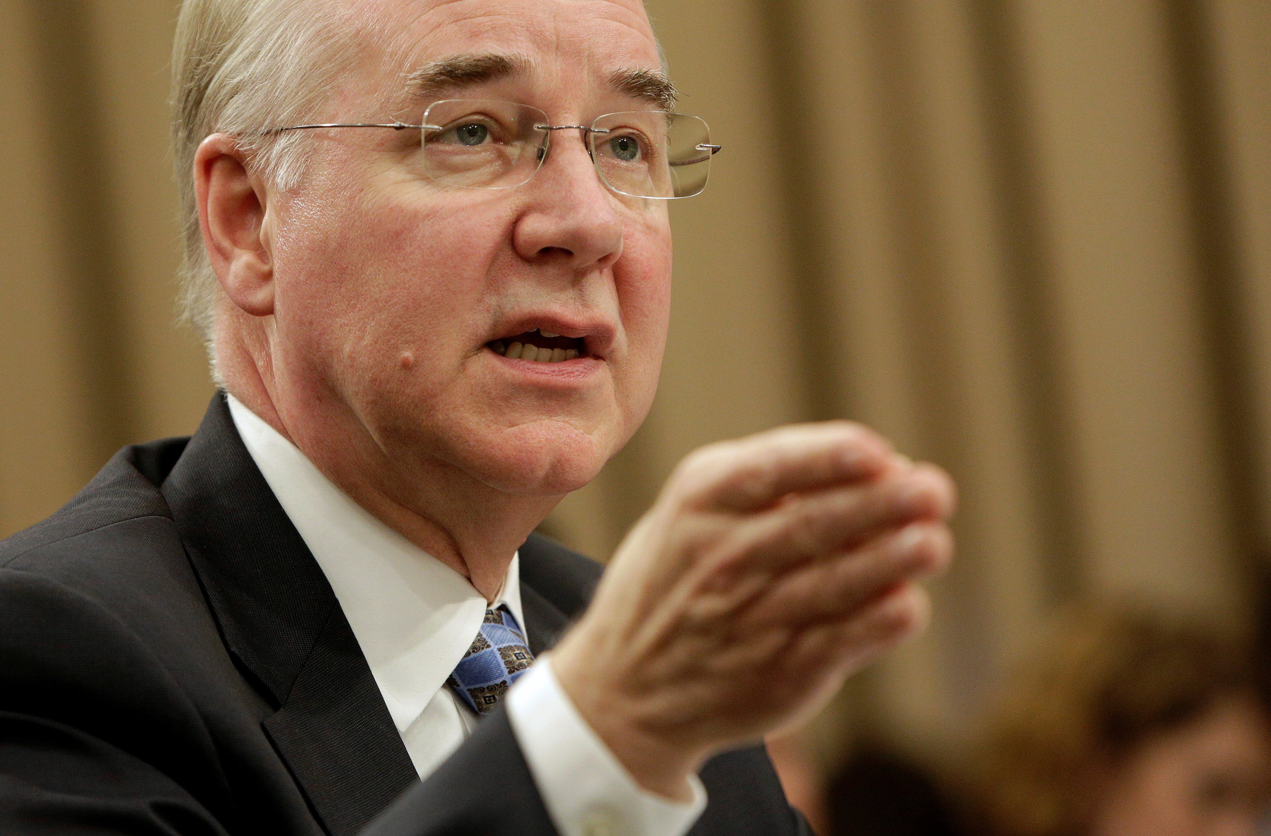 Reporter arrested for shouting questions at Trump cabinet official - U ...