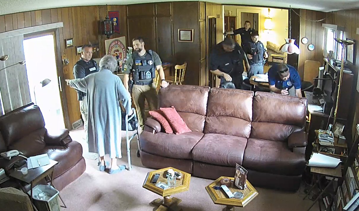 Kansas newspaper editor’s home raided by local law enforcement - U.S. Press Freedom Tracker